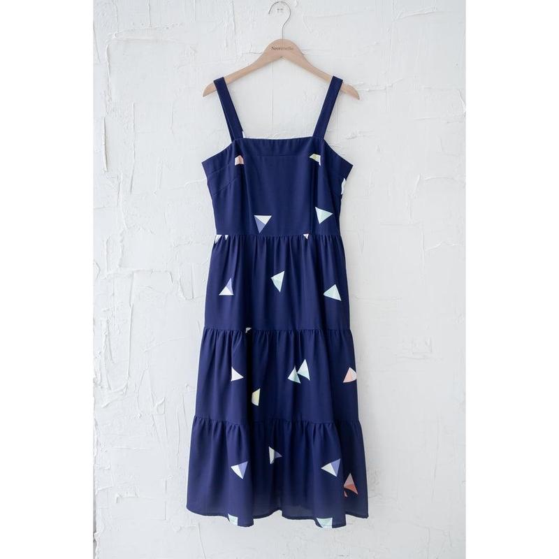 (FIRE DEAL) EMILY ABSTRACT TIER MIDI DRESS IN NAVY - TikTok Shop Singapore