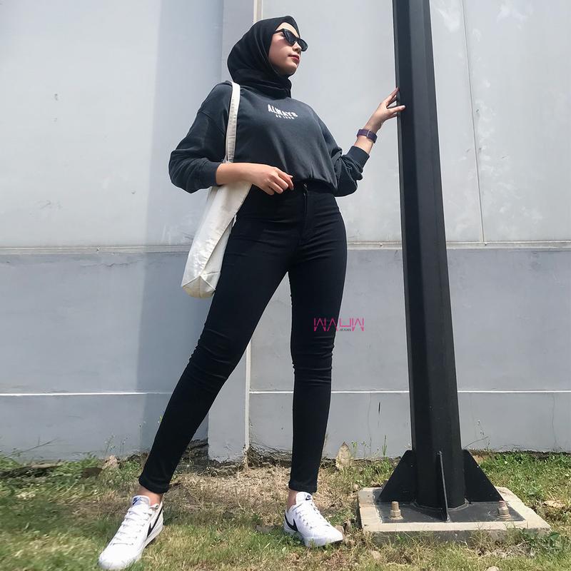 WAUW - CHOOE Stretch Soft jeans Highwaist - Black 2153 - Shop | Tokopedia
