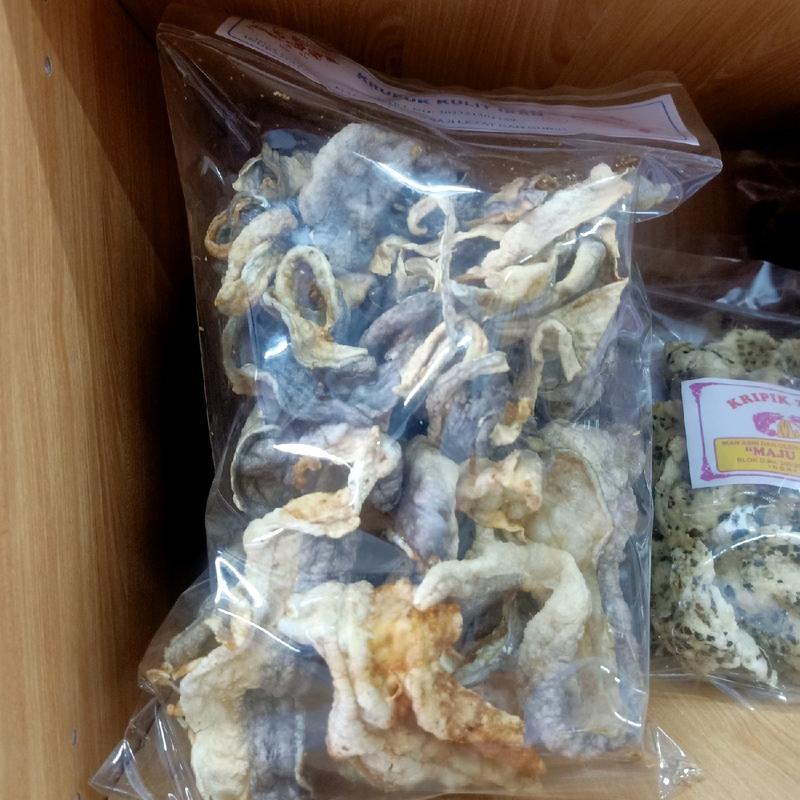 Oleh oleh kerupuk kulit ikan matang cap 2Sapi indramayu - Shop | Tokopedia