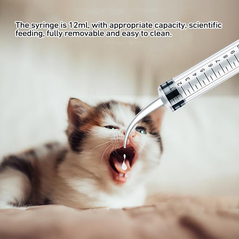 Picagari anak kucing untuk memberi makan haiwan yang baru lahir ...