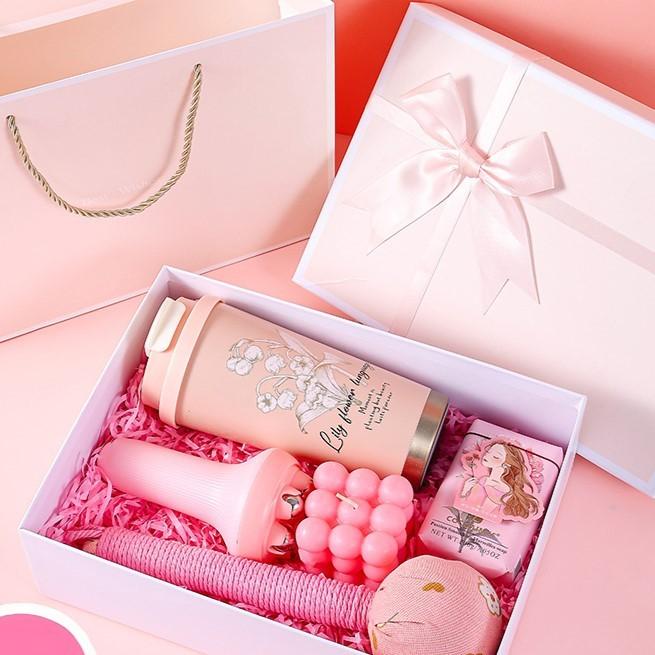 Hadiah kotak hadiah indah merah jambu, kotak hadiah percutian, - TikTok ...