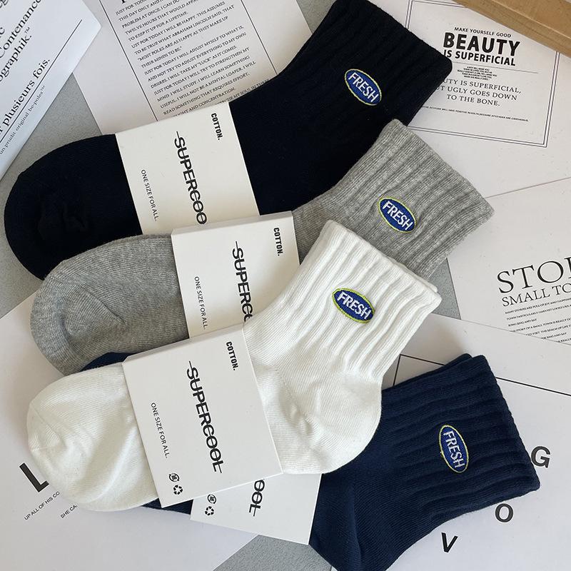 (Random Color of Gifts) Oval Alphabet Socks Male and Female Middle ...