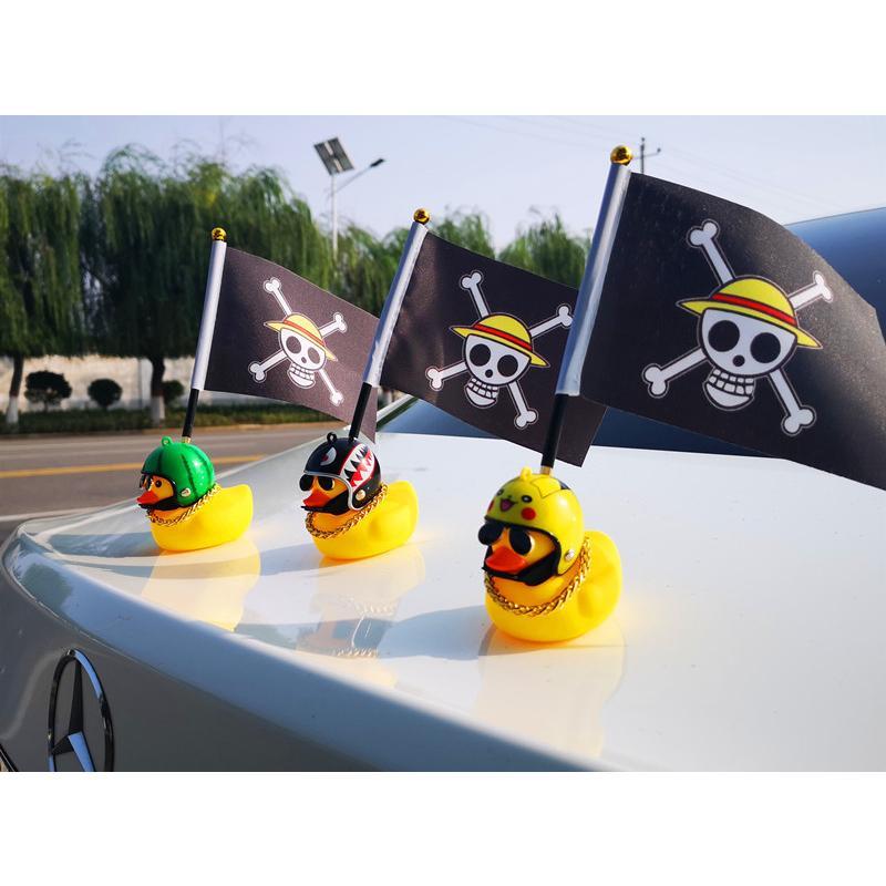 Itik Kuning dengan Bendera One Piece, Bendera Penyedut Lanun - TikTok ...