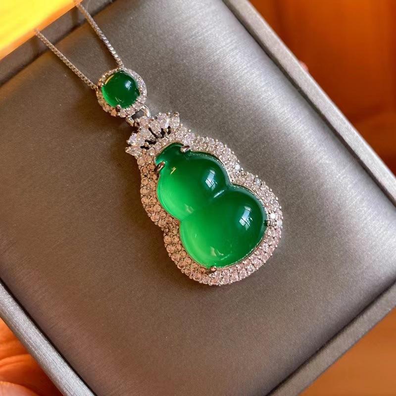 Kalung Labu Jed Hijau, Gaya Trendi, dengan Loket Batu Permat - TikTok ...