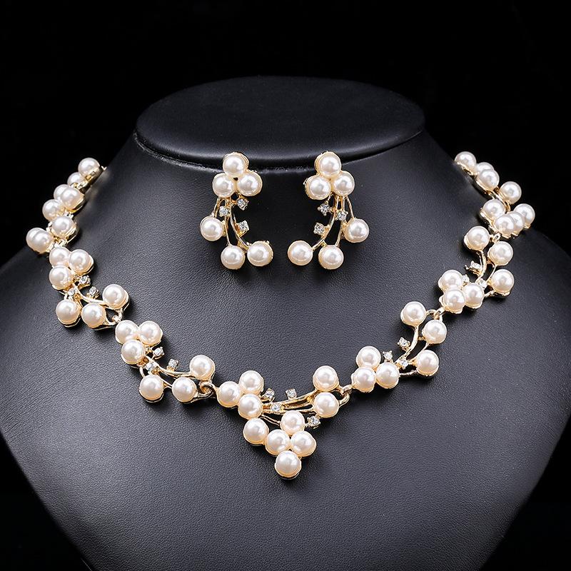 New Hot Pearl Necklace Set For Women Light Luxury Minority All Match