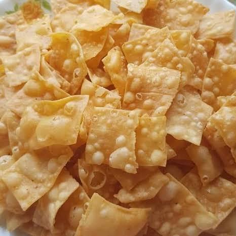 Keripik Pangsit 1 Kg Super Original Pedas Cemilan Snack Makanan - Shop ...