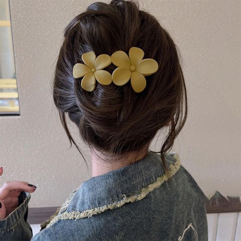 [YCHE] Flower Clip, Scrub Brush, and Large Tray with Bobby Pin ...