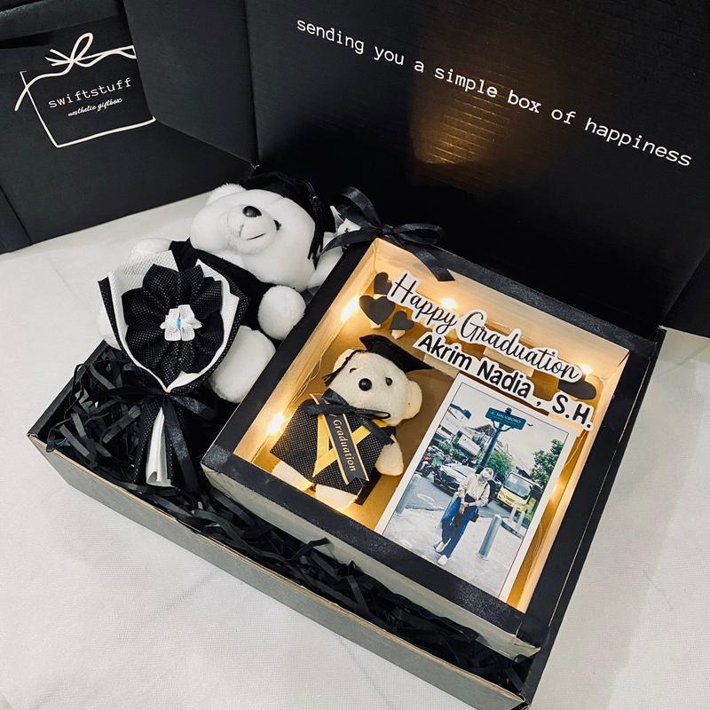 GIFTBOX HAMPERS FOTO WISUDA GRADUATION - Shop | Tokopedia