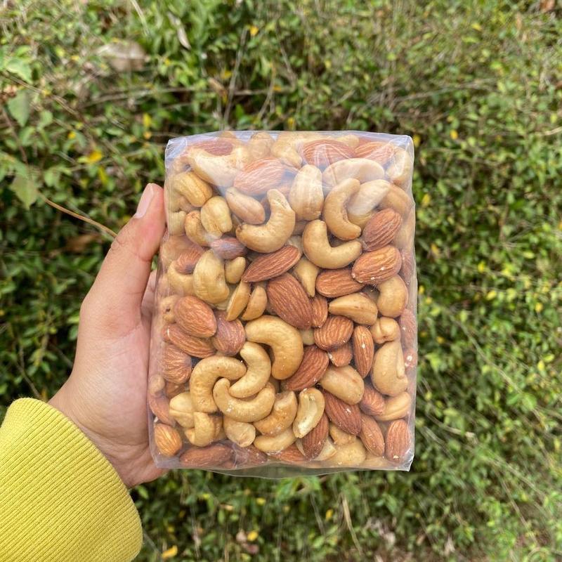 MIX NUTS ALMOND DAN KACANG METE GORENG Cashew Makanan snack murah ...