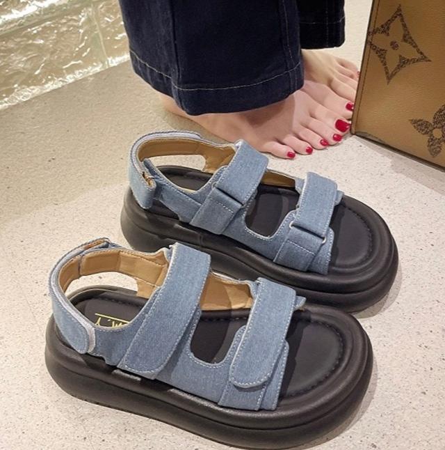 "Sandal Nữ Qua Dán Demi Đế 4cm: Xu Hướng Thời Trang Mới 2024 - TikTok ...