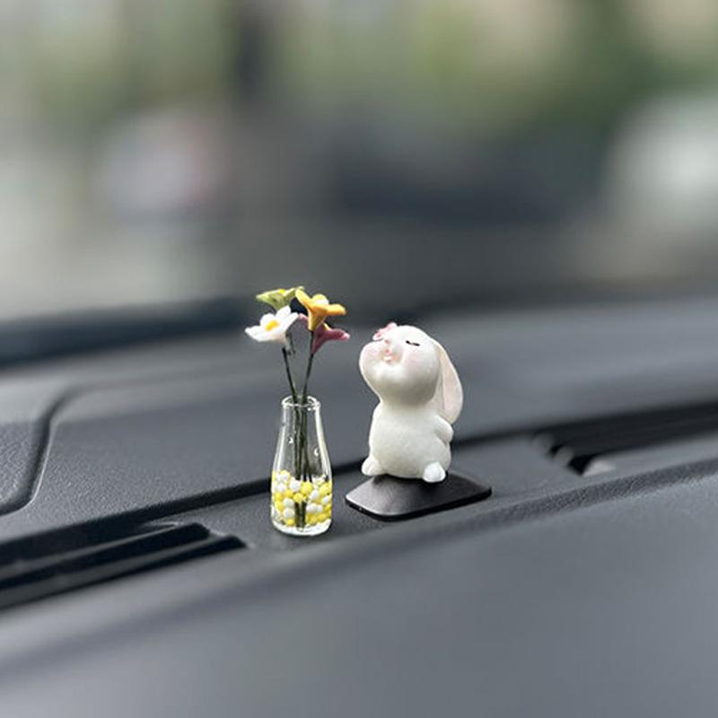 AT - Konsol tengah dalaman kereta, Arnab mini, Pasu Miniatur - TikTok ...
