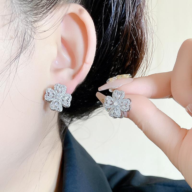 Anting-anting Bunga Empat Daun, Boleh Diputar, Mewah, Untuk Wanita ...