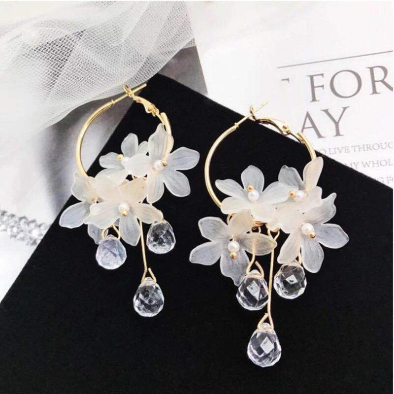 Anting-anting Jatuh Bunga Kristal Lutsinar, Gaya Manis Korea - TikTok ...