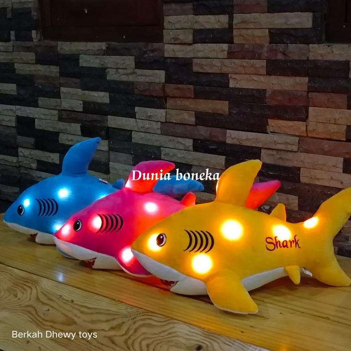 Jual Boneka hiu shark jumbo ukuran 35 CM lengkap dengan lampu (LED ...