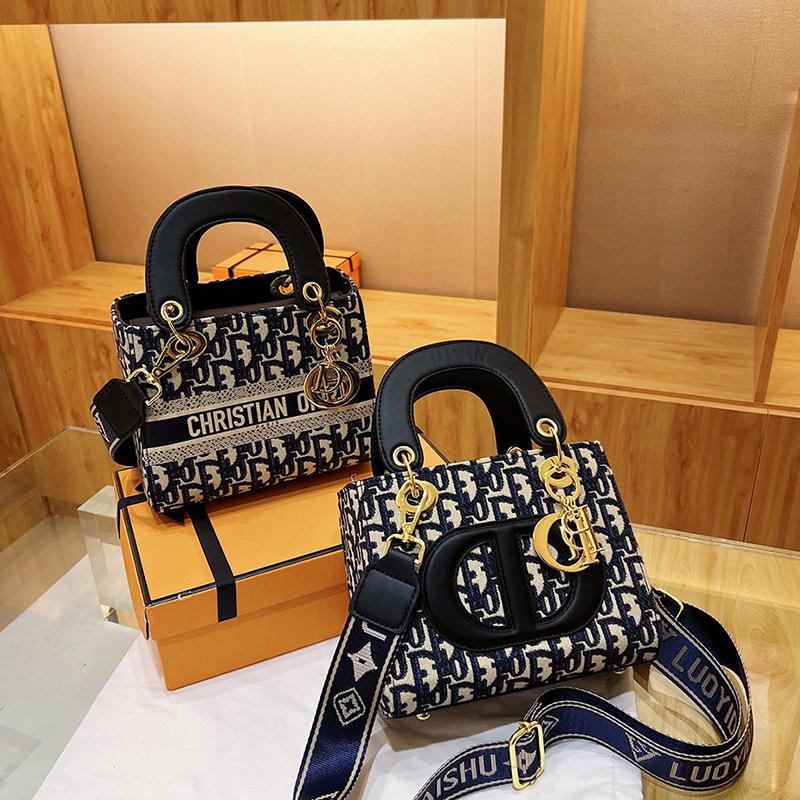Beg Tangan Wanita, Beg Puteri Diana, Vintage Handbag Sulaman - TikTok ...