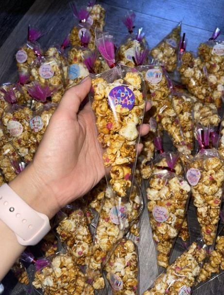 POPCORN CARAMEL,COKLAT & RAINBOW. DOORGIFT /GOODIES (BUNDLE - TikTok ...