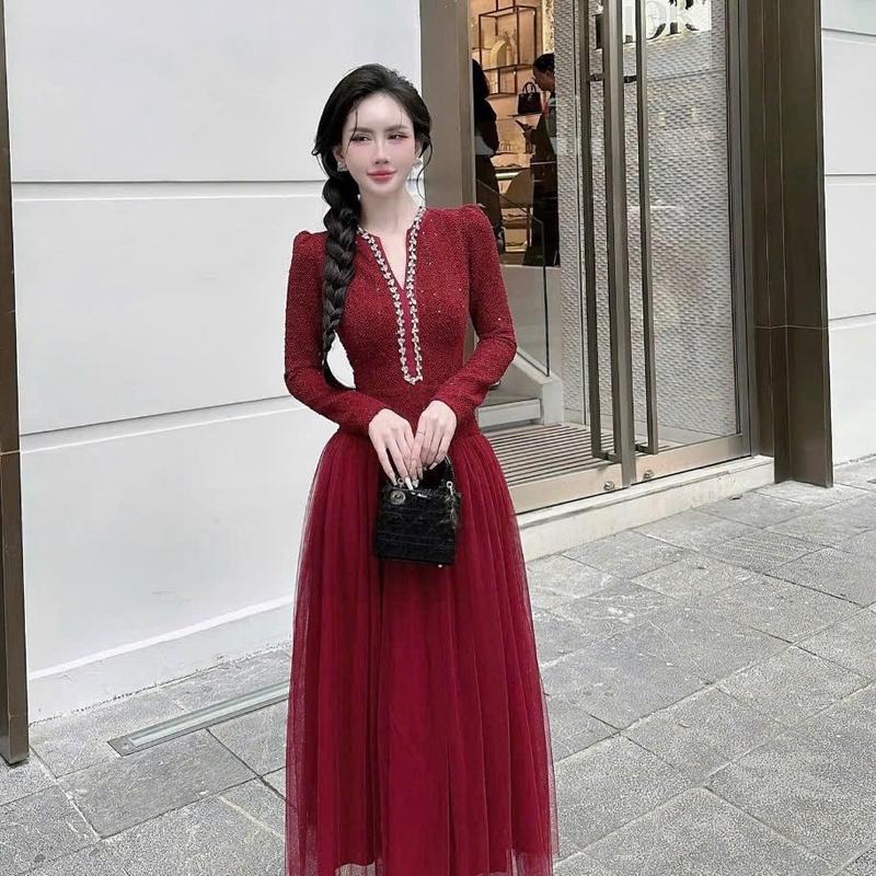 Váy thiết kế V77 Len kim sa phối ren đính đá dành cho nữ đi - TikTok ...