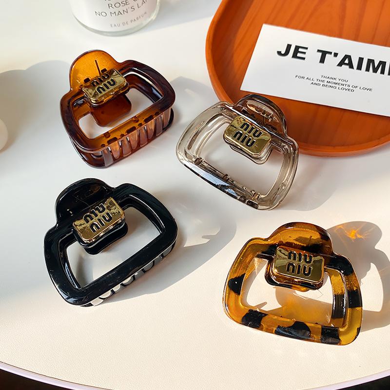 New high-end mid size hair clip, with a simple semi tied hai - TikTok ...