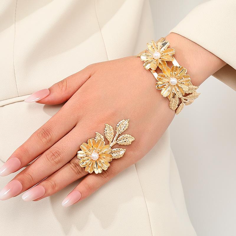 Set Barang Kemas Bunga Logam, Keanggunan Retro, Reka Bentuk Cantik ...