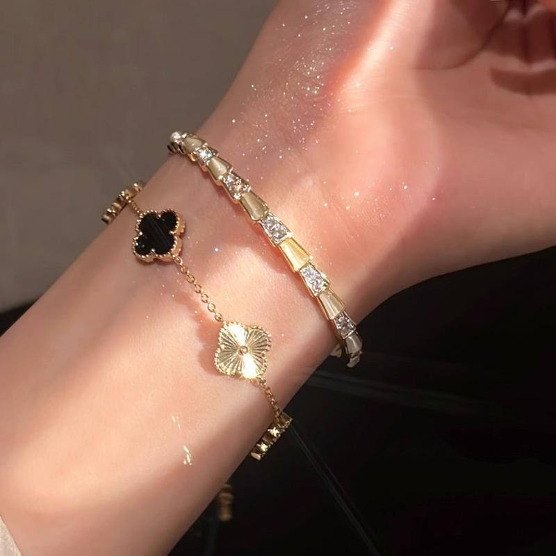 Gelang Semanggi, Emas Hitam, Untuk Wanita, Mampu Milik, Mewah, - TikTok ...