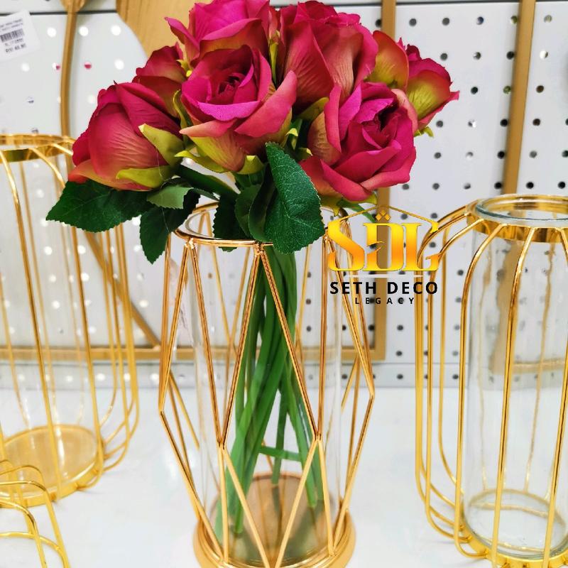Set 02 Roses kecil bersama Pasu Kaca dan besi emas gold - TikTok Shop ...