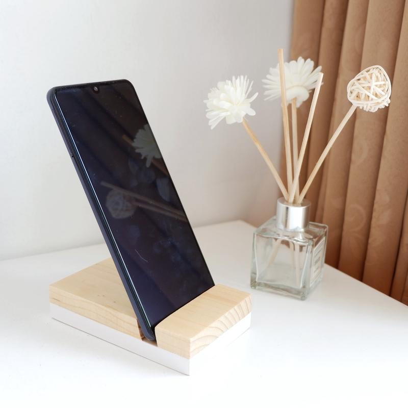 STILETTO - Stand HP (Tempat/Dudukan/Standing HP kayu - Oleh-oleh ...