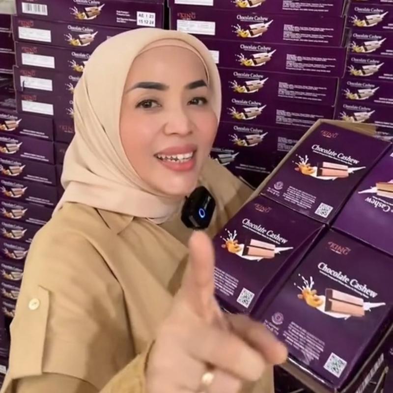1 karton Coklat cashew isi 80 pcs coklat kacang mede - TikTok Shop