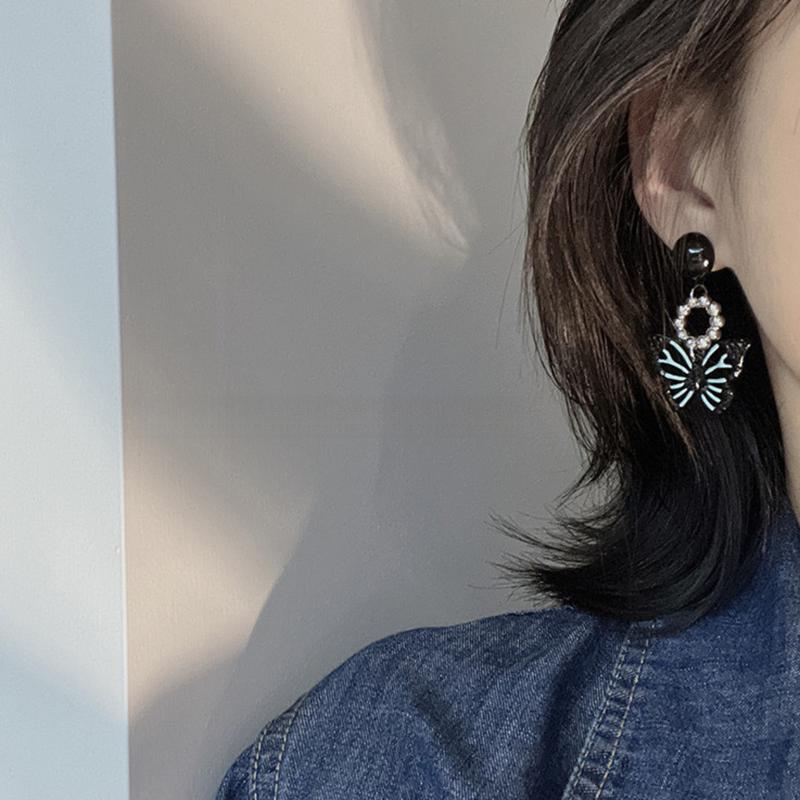 Anting-anting Rama-rama Hitam, Rekaan Niche Unik, Kancing Manis ...