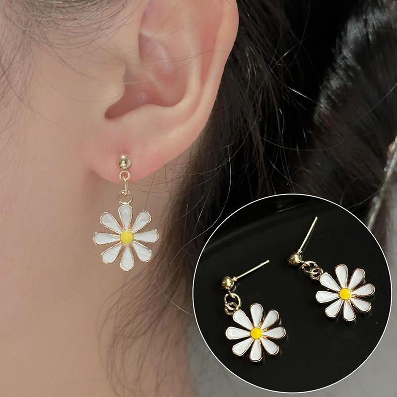 Anting-anting Stud Bunga Daisy Kecil, Trend Fesyen, Unik dan - TikTok ...