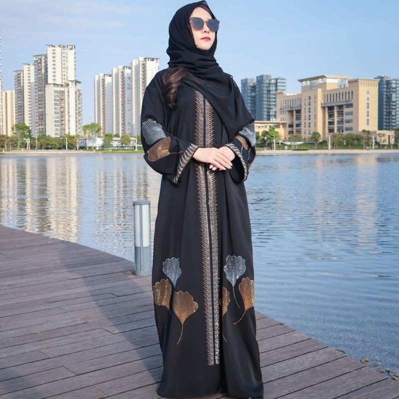 Gaun Hitam Muslim Arab Timur Tengah, Jubah Panjang, dengan Berlian ...