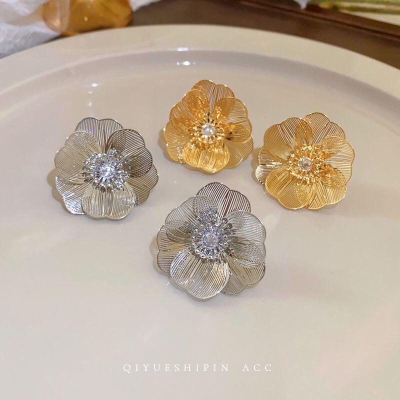 Anting-anting Bunga Berongga, Emas, Mewah dan Elegan, untuk Wanita ...