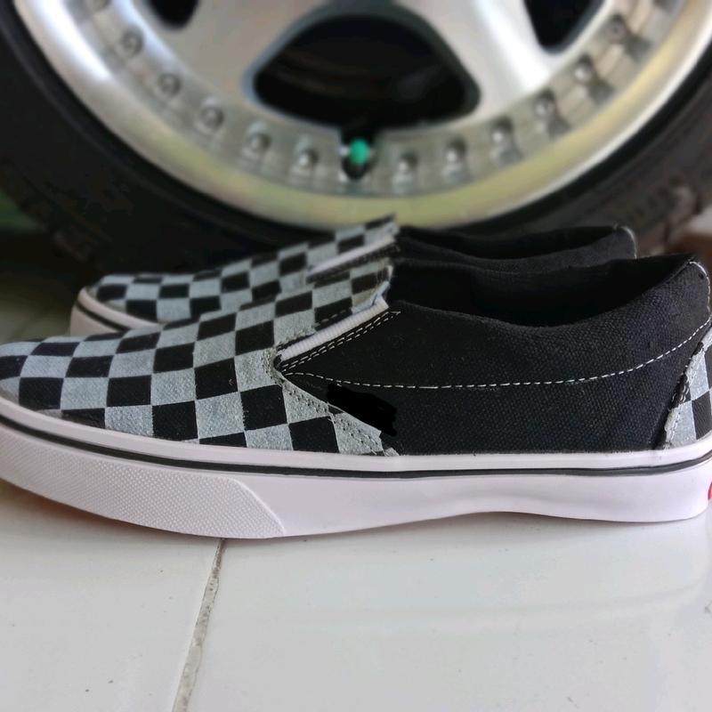 sepatu slip on motif chekerboard - Shop | Tokopedia