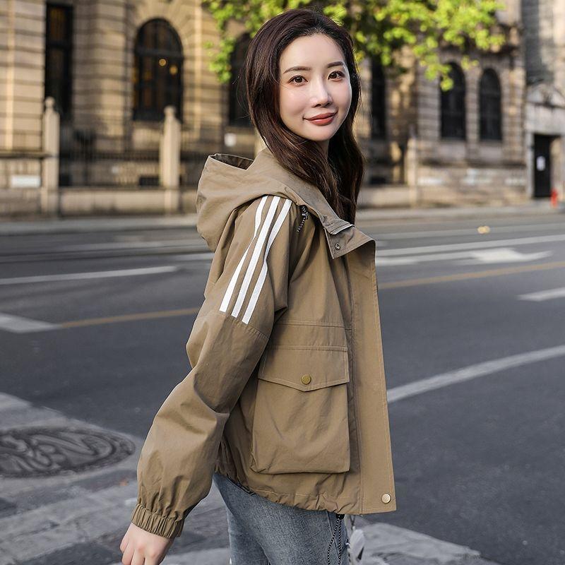 Kot parit gaya barat kasual kecil, stesen Eropah baharu, barangan ...