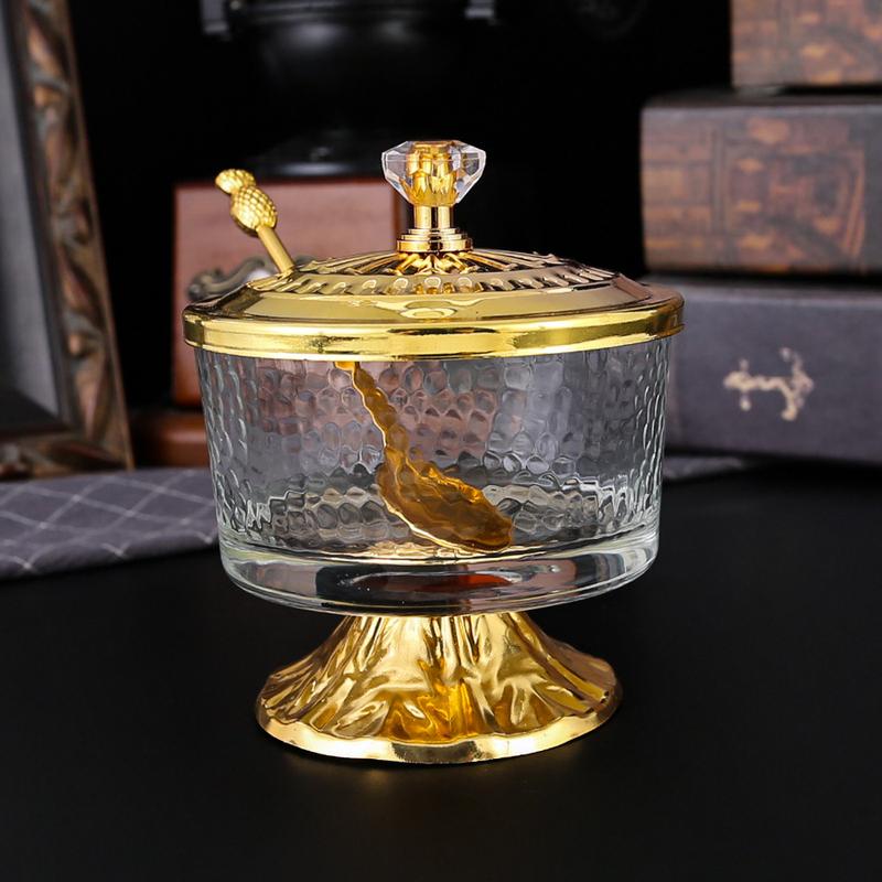 Wadah rempah besi gaya Eropah, alatan dapur, dengan sudu. Supplies ...