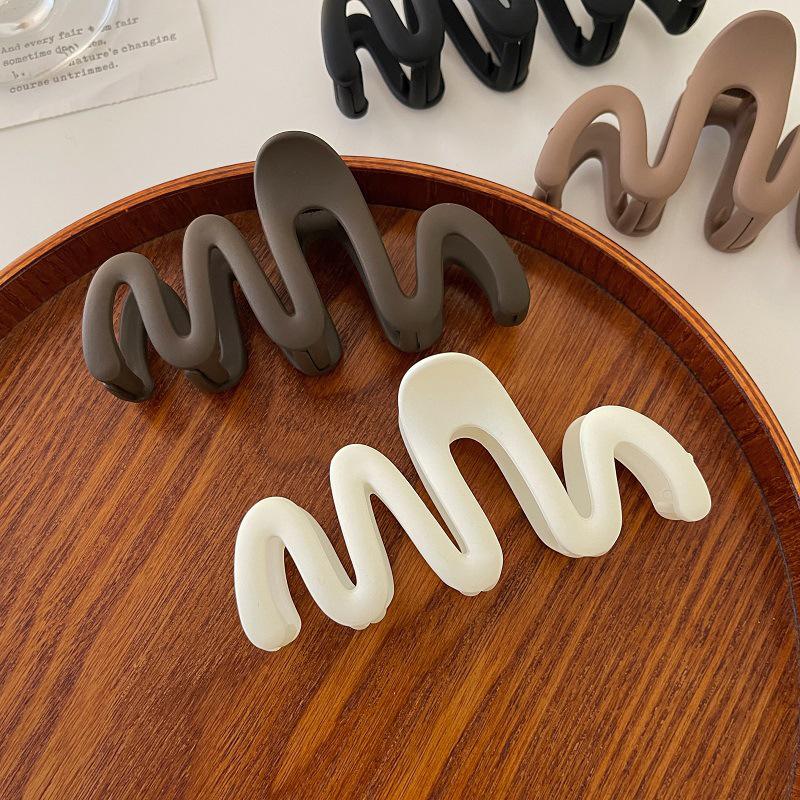 2023 New Large Matt Alloy Hair Claw Clip Shark Grab Hair Clips - TikTok ...