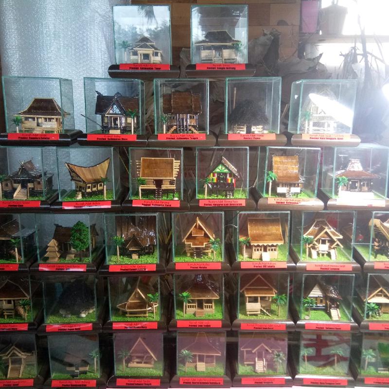 Miniatur Rumah Adat Indonesia ( + kotak akrilik 8x8x8cm ) Buatan - Shop ...