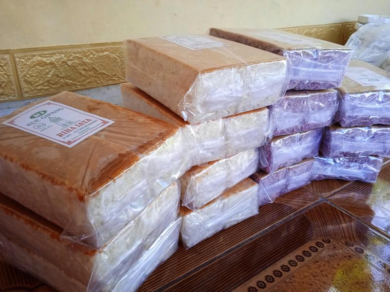 kue Gipang lapis oleh oleh khas serang banten enak dan gurih / 290 gr ...