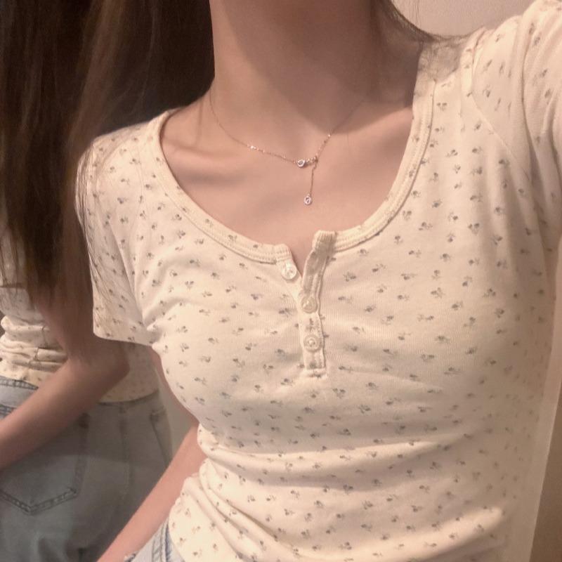 LIMHOUSE SHOPพร้อมส่ง เสื้อครอปแขนสั้นสีนวลลายดอกไม้ สไตล์เกาหลี" - TikTok Shop Thailand