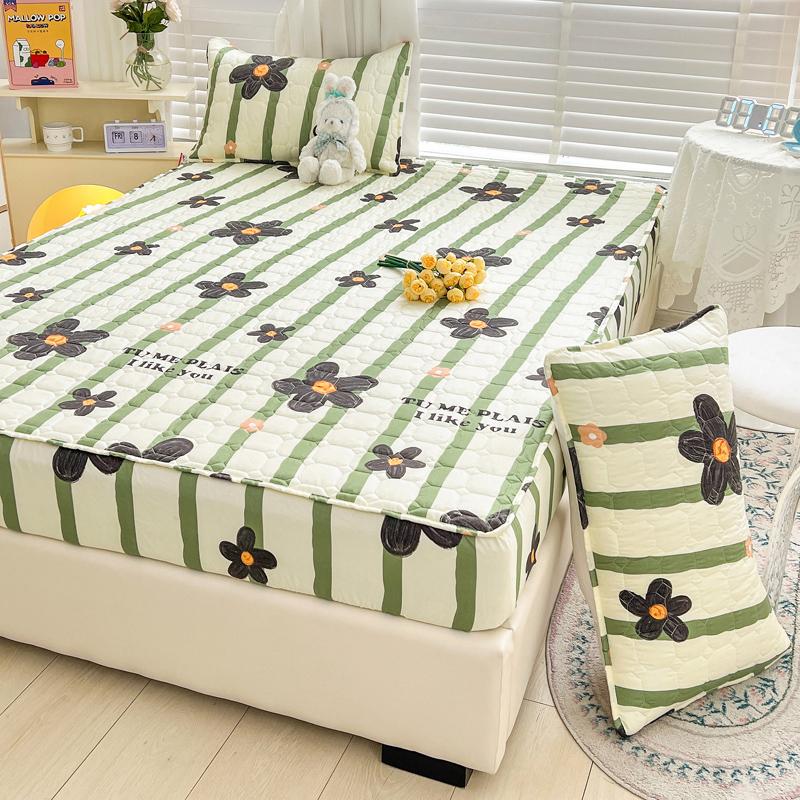 Cadar Bunga, Berkuilt, Pelindung Tilam Berus, Sarung Cadar Dipasang ...