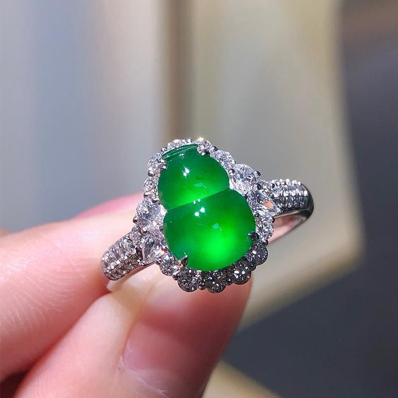 Rings inlaid with imitation gourd, imitation chalcedony, imitation ...