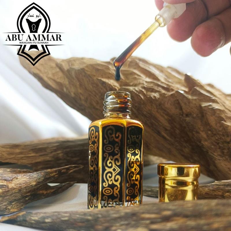 koleksi oudh ( minyak gaharu ) ada pelbagai variasi bau, ada bau masam ...