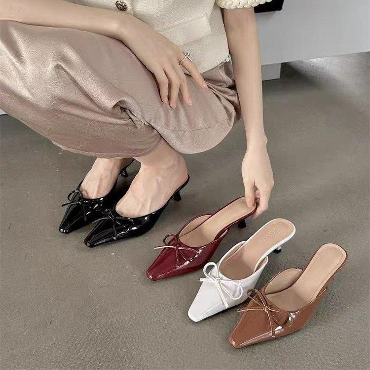 Roda Tinggi, Fesyen Roda Tinggi, Gaya Elegan, Warna Merah Ceri ...