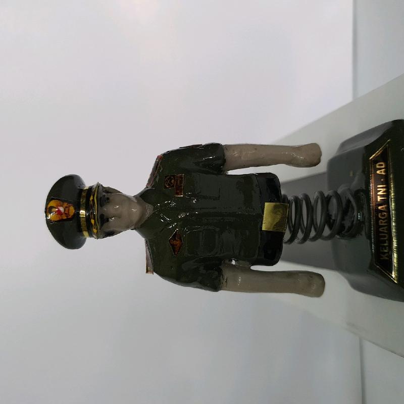 Miniatur patung T n i a d | Patung miniatur mobil Army | Pajangan ...