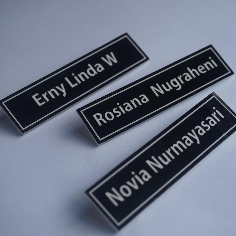 NAMETAG/PIN NAMA AKRILIK CUSTOM - Shop | Tokopedia