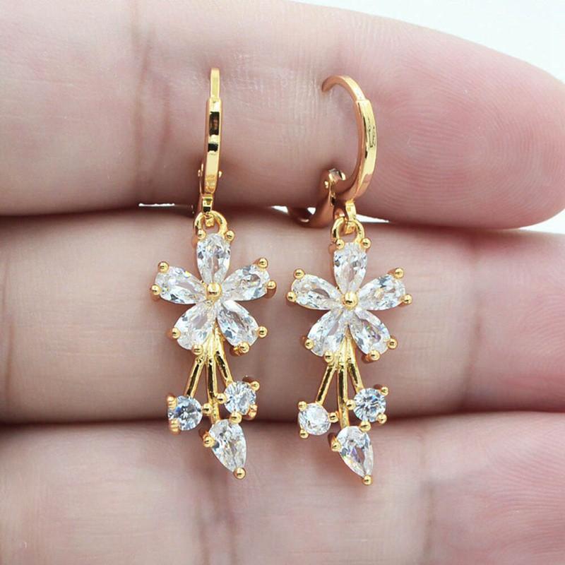 Anting-anting emas kuning 18K untuk wanita, elegan, kristal, - TikTok ...