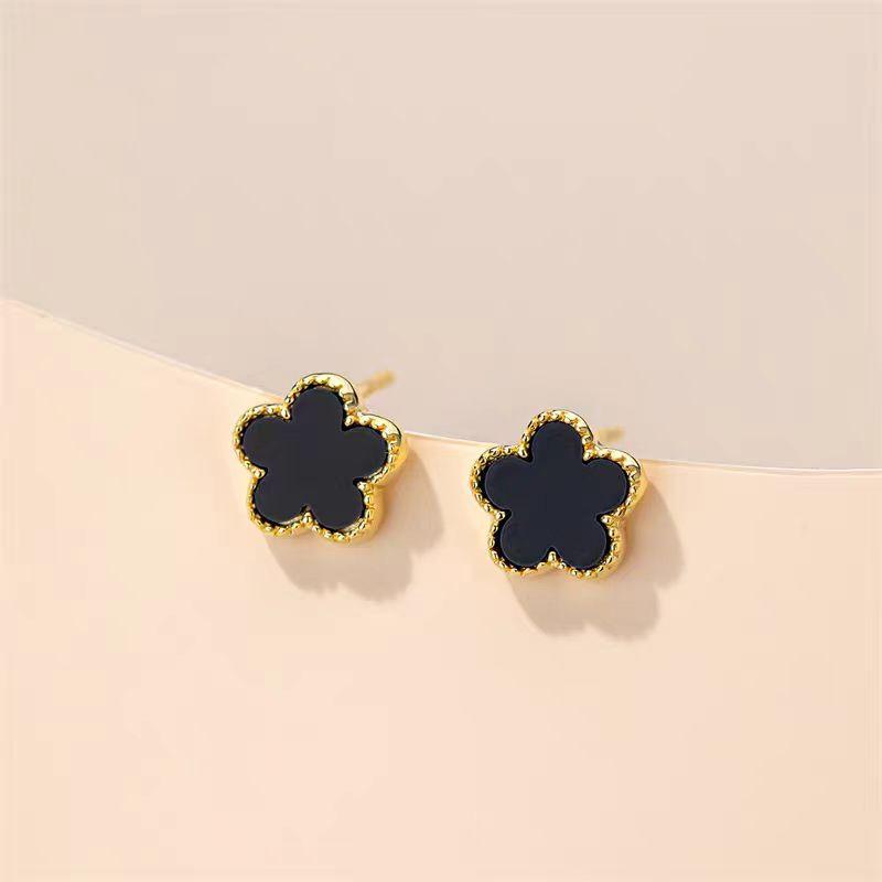 Anting-anting Hitam, Gaya Korea, Rekaan Bunga, Anting-anting - TikTok ...