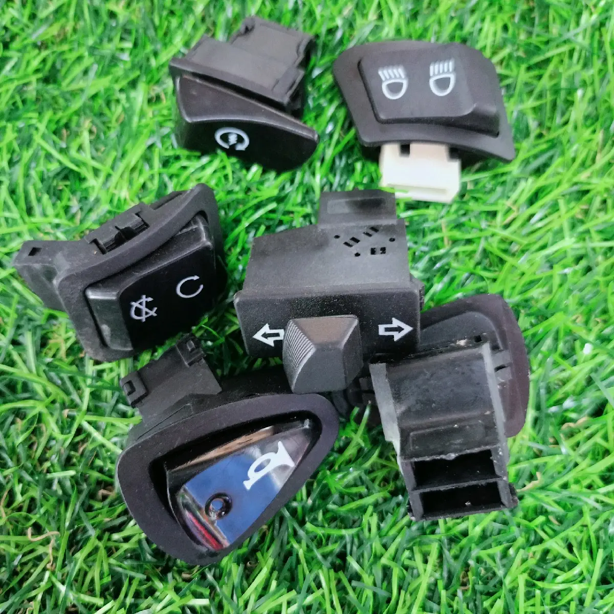 Switches for SC125 Rusi gala (RUSI) 6pcs - TikTok Shop Philippines