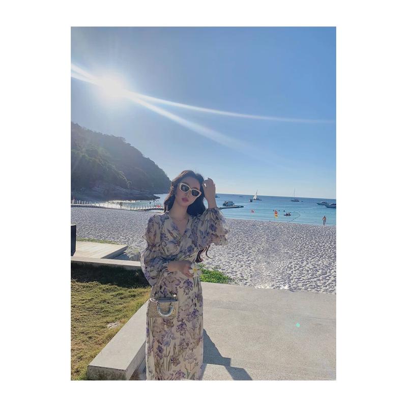 FADFAD Gaun midi lengan panjang bermotif v-neck gaya liburan - Shop ...