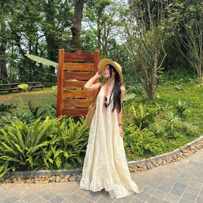 Hani dress- Đầm hai dây tơ mềm thêu nổi tiểu thư sang chảnh đi - TikTok ...