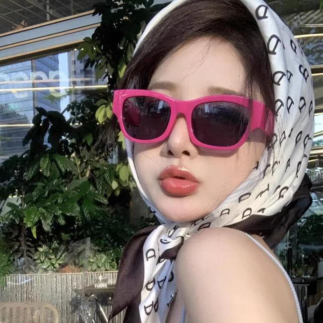 Cermin Mata Hitam Retro, Gaya Dopamine, Bingkai Putih, Kanta - TikTok ...